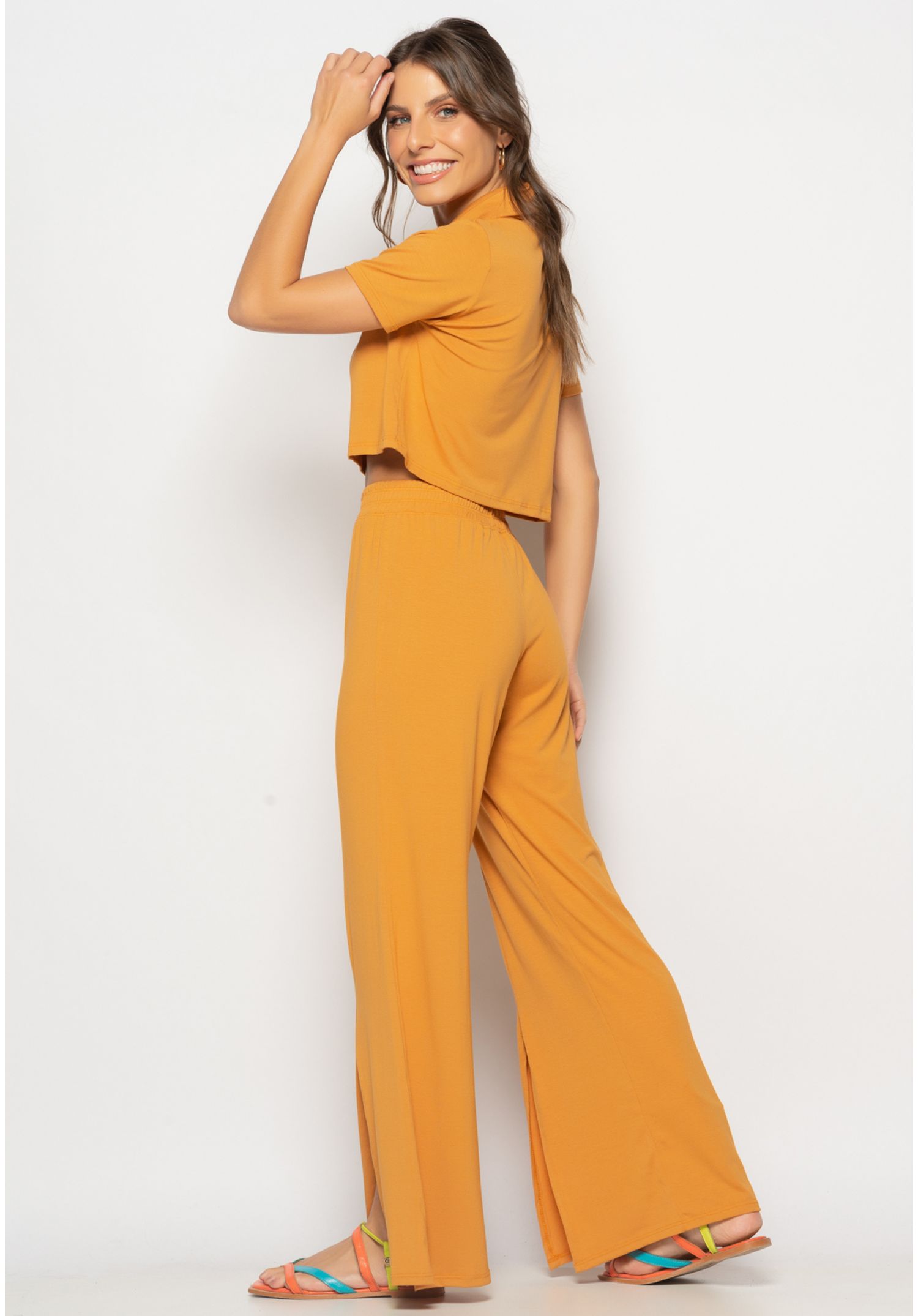 Conjunto Cropped Golão E Calça Fenda Frontal Malha Salvatore Caramelo ...