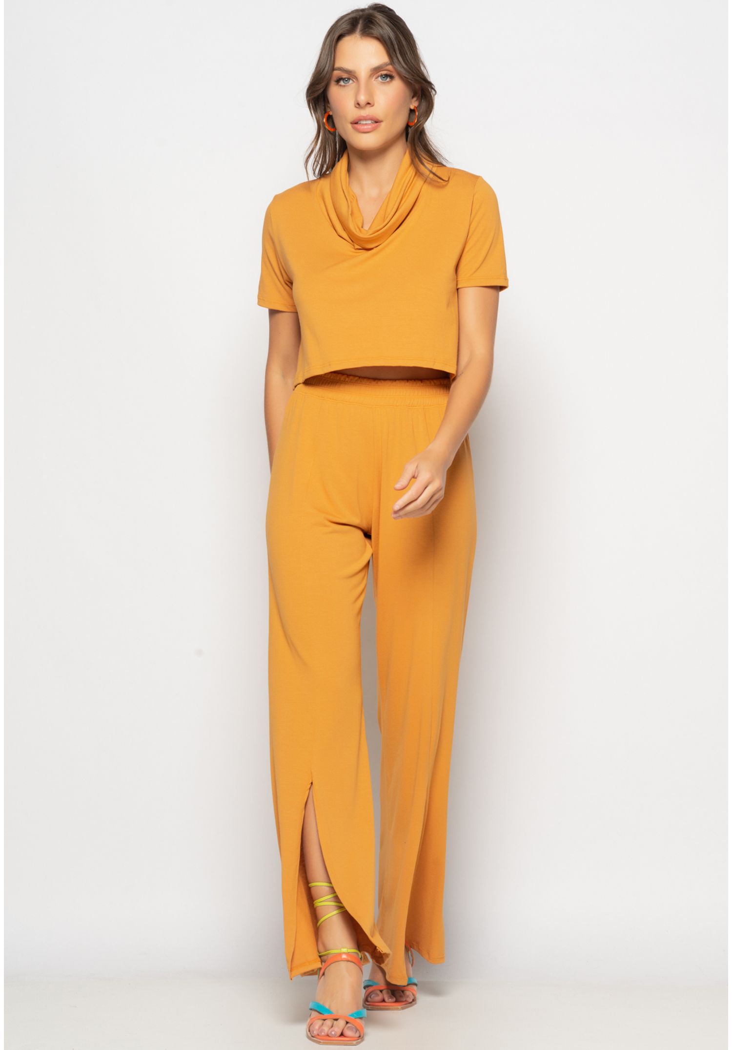 Conjunto Cropped Golão E Calça Fenda Frontal Malha Salvatore Caramelo ...