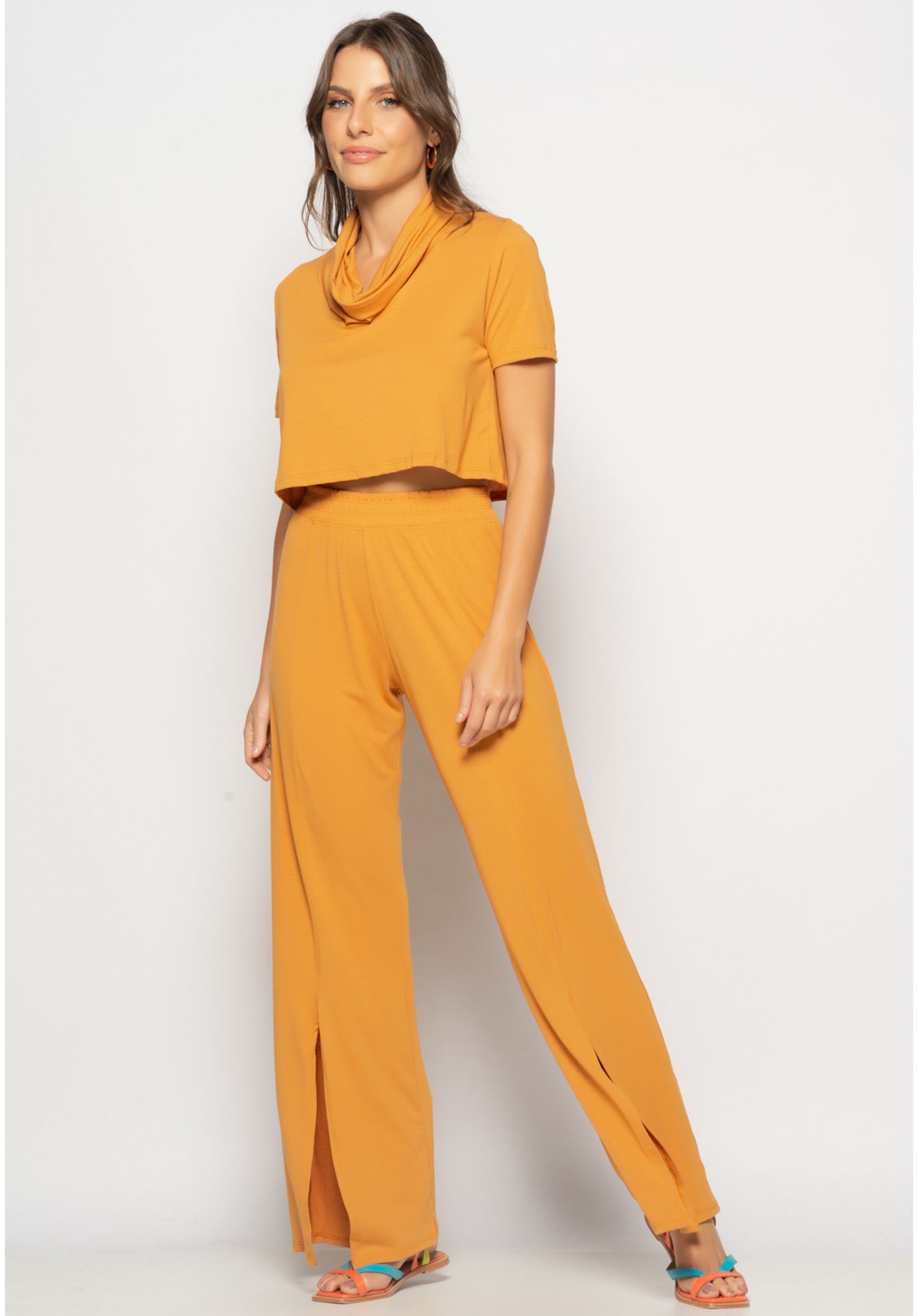 Conjunto Cropped Golão E Calça Fenda Frontal Malha Salvatore Caramelo ...